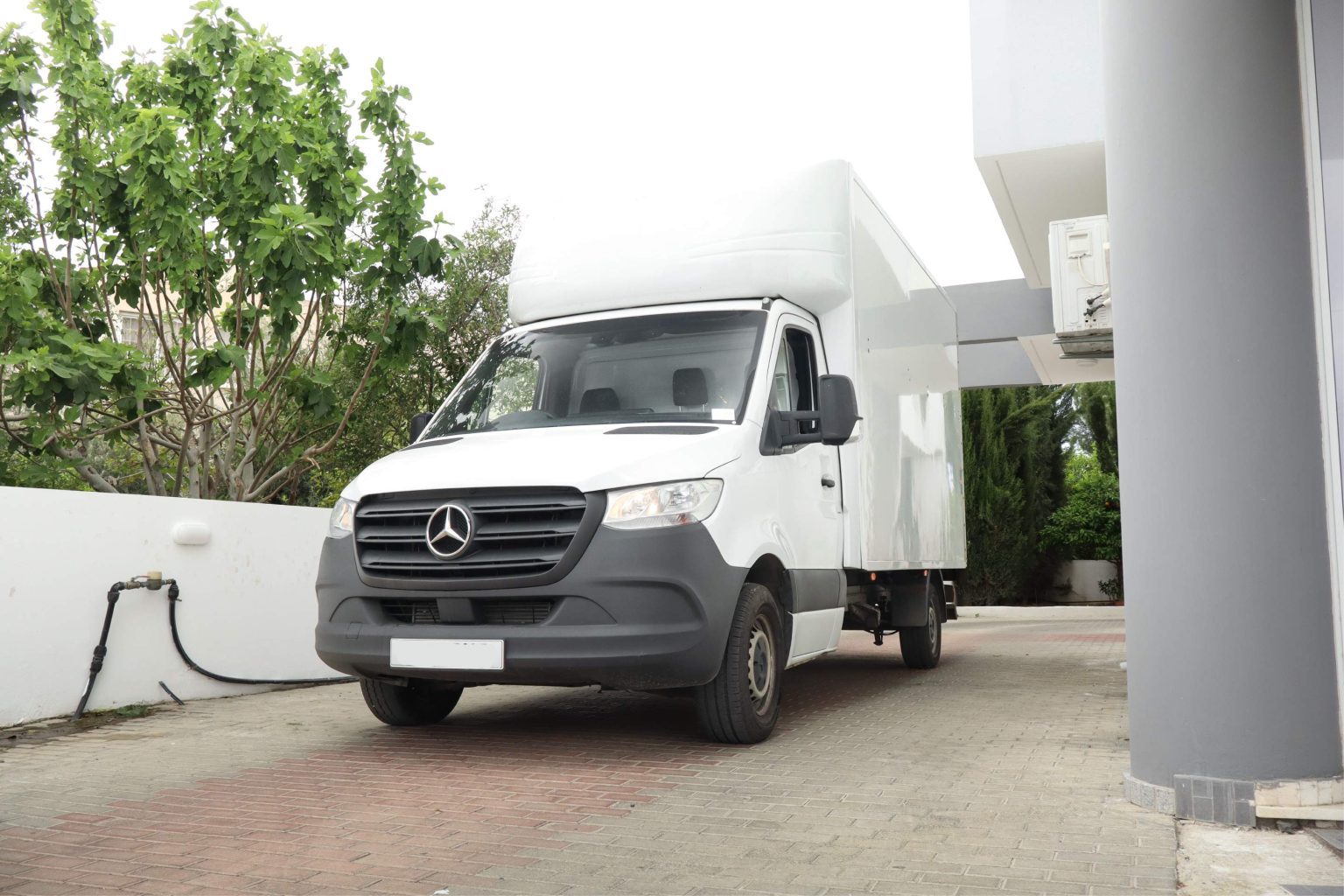 Mercedes Benz LWB Luton Van with Tail Lift - Big Van Rental